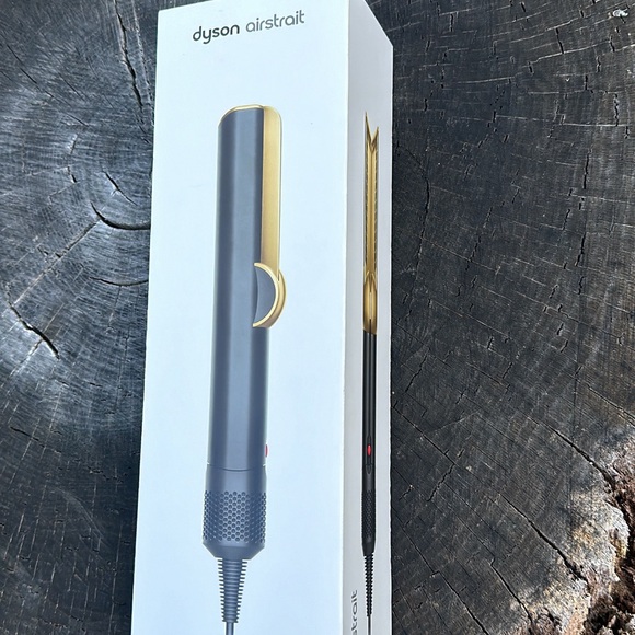 Dyson | Accessories | Dyson And Ulta Exclusive Airstrait Hair ...